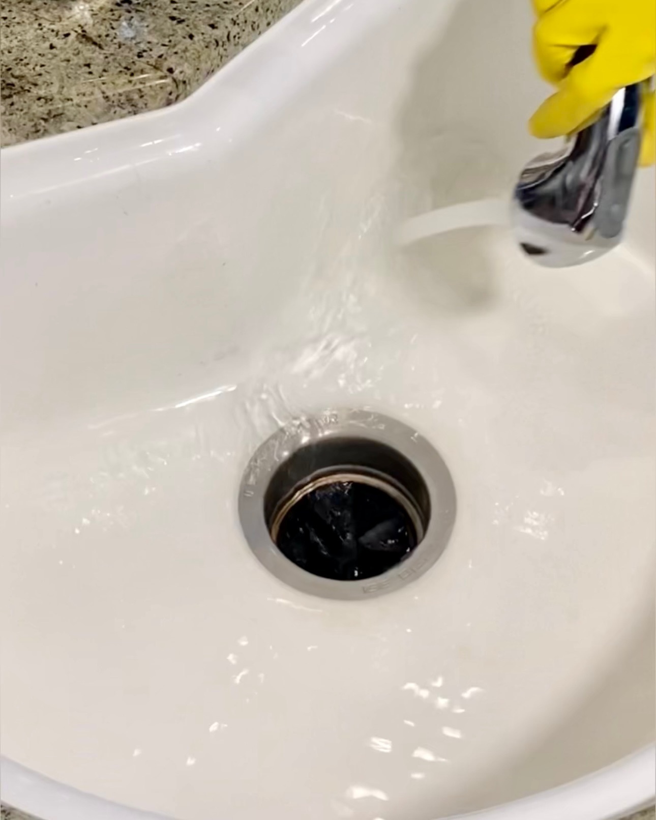 3 Cleaning Hacks to Make Your Kitchen Smell Great - LORAfied