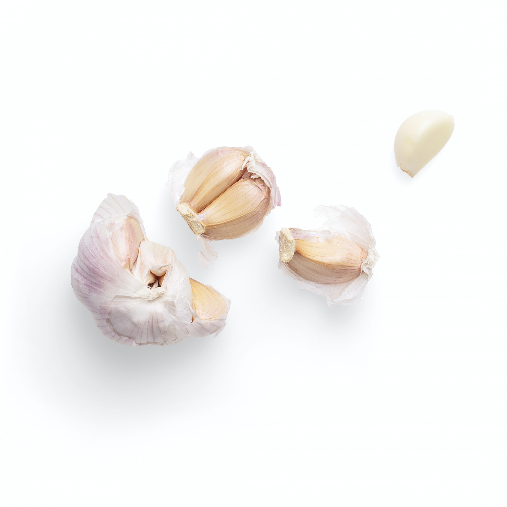 Here's an Easy Way to Peel Garlic Without a Knife - LORAfied