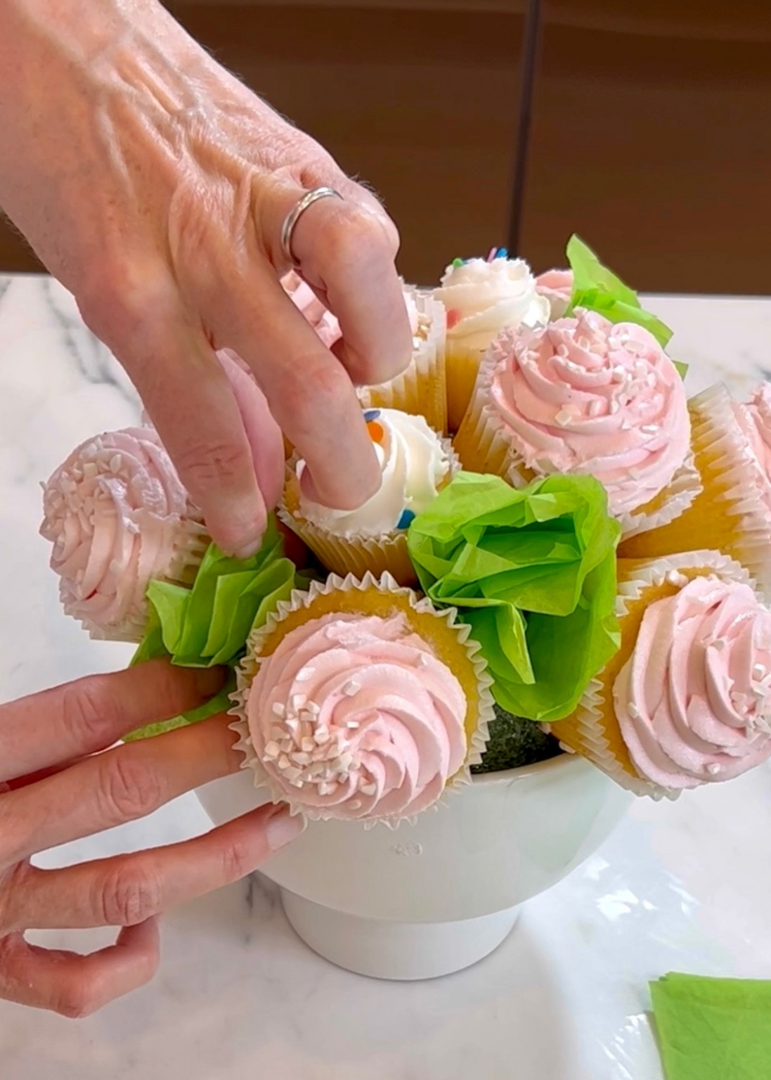 EASY + FUN No Bake Cupcake Bouquet Hack - Lorafied