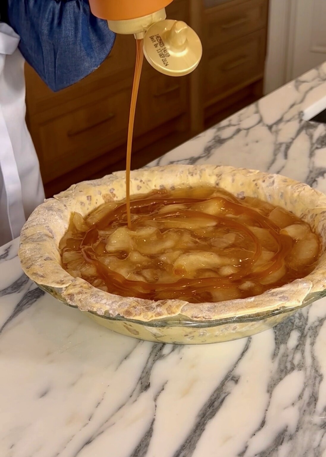 Apple Pie Hack With Cinnamon Roll Crust - LORAfied