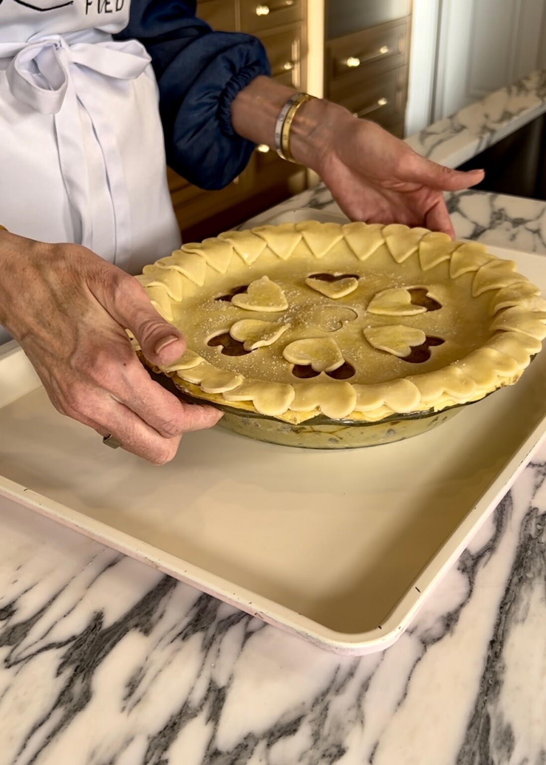 Apple Pie Hack With Cinnamon Roll Crust - LORAfied
