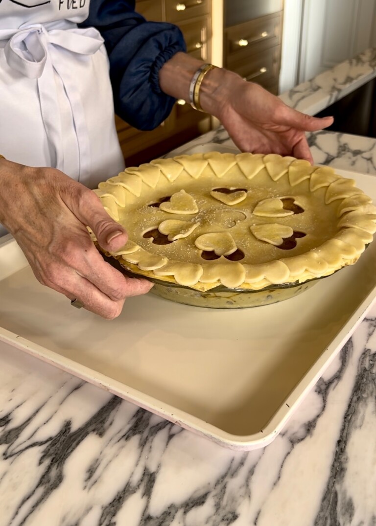 Apple Pie Hack With Cinnamon Roll Crust - LORAfied