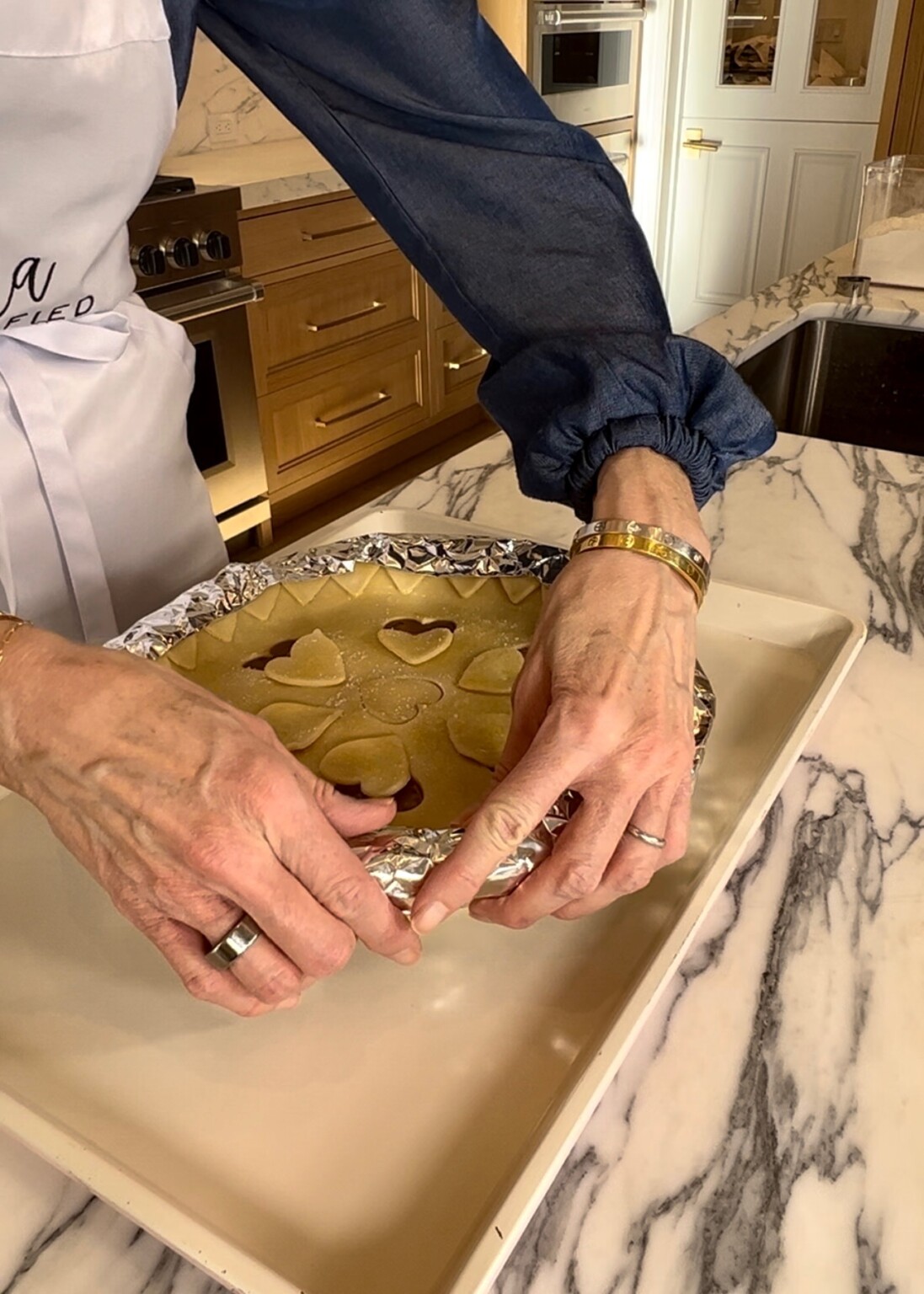 Apple Pie Hack With Cinnamon Roll Crust - LORAfied